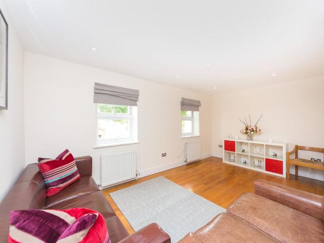Haverstock Hill, London NW3, 3 bed flat to rent, £3,400 pcm | PrimeLocation