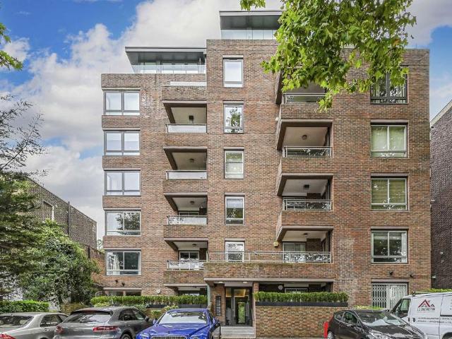 Haverstock Hill, London NW3 3 bed flat to rent £4,000 pcm £923 pw