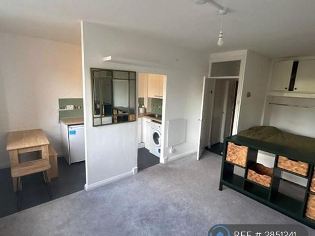 Haverstock Hill, London, NW3 Studio to rent £1,600 pcm £369 pw