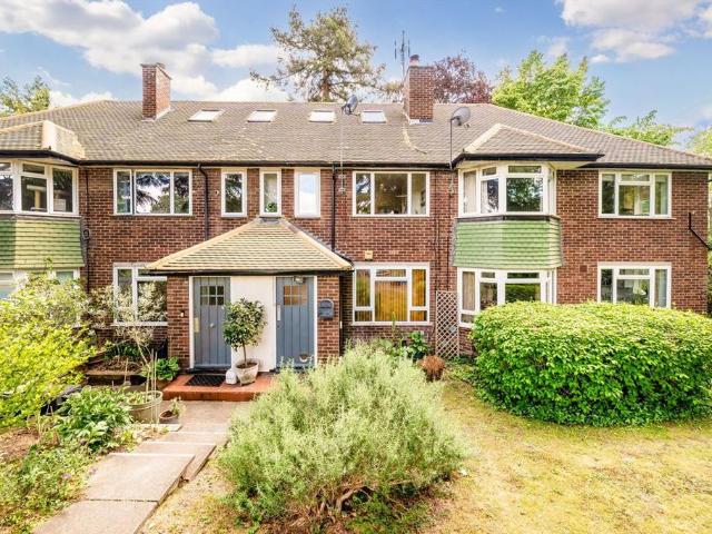 Haversham Close, Twickenham TW1 2 bed flat to rent £2,495 pcm £576 pw