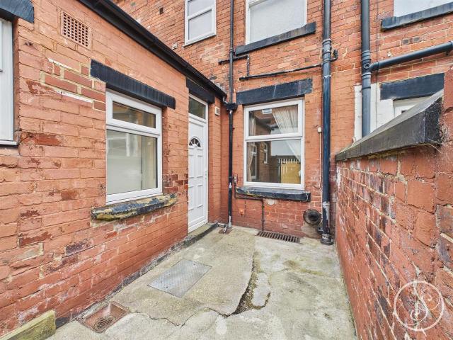 Hawthorn Vale, Chapel Allerton LS7, 1 bed flat to rent, £775 pcm | PrimeLocation