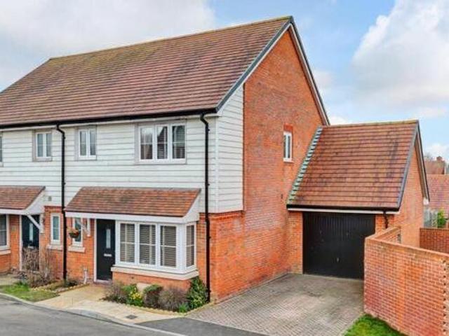 Hawthorn Way, Hellingly, 3 Bedroom Semi detached