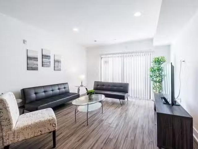 Hawthorn Avenue