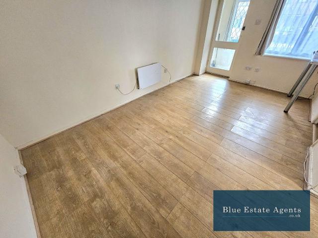 Hawthorn Close, Hounslow TW5, 1 bed semi detached house to rent, £1,400 pcm | PrimeLocation