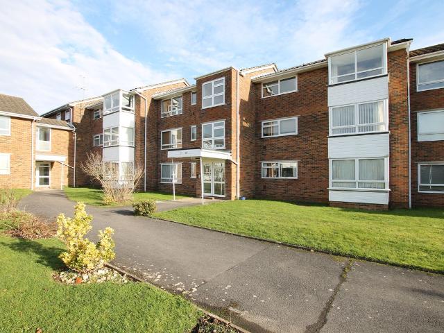 Hawthorn Gardens, Worthing BN14, 2 bed flat to rent, £1,300 pcm | PrimeLocation