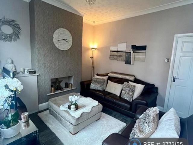 Hawthorn Road, Manchester, M40 2 bed terraced house to rent £1,295 pcm £299 pw