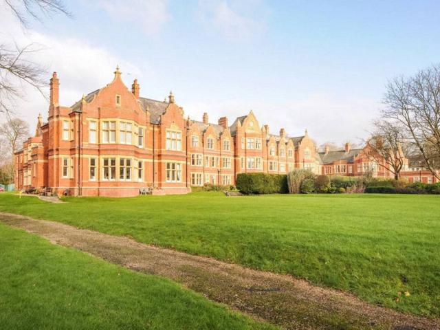 Hawthorn Road, Dorchester, 9 DT2, 2 bed flat to rent, £1,200 pcm | PrimeLocation