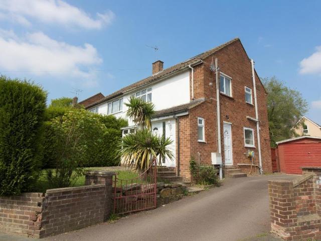 Hawthorn Road, Frimley GU16, 4 bed detached house to rent, £2,250 pcm | PrimeLocation
