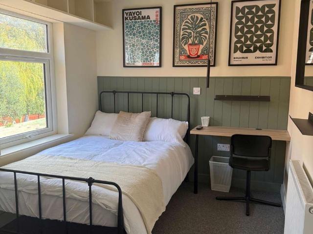 Hawthorn Road Room 2