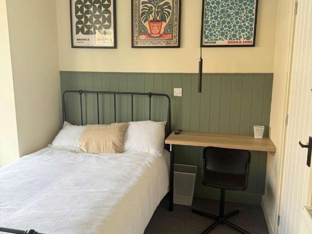 Hawthorn Road Room 4