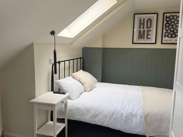 Hawthorn Road Room 5