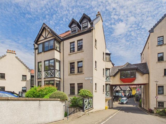 Hawthornbank Lane, Dean Village. 4 bed duplex to rent £2,000 pcm £462 pw