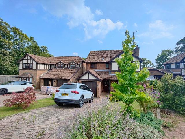 Hawthorne Close, Heathfield TN21, 4 bed detached house to rent, £2,100 pcm | PrimeLocation