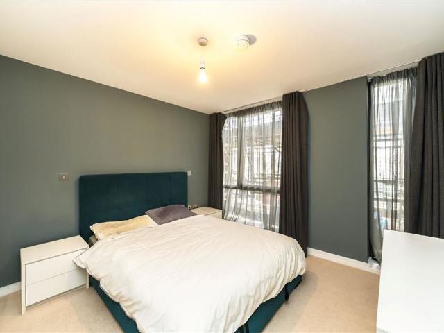 Hawthorne Crescent, Greenwich SE10, 3 bed flat to rent, £2,950 pcm | PrimeLocation