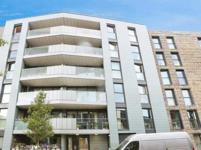 Hawthorne Crescent, London, 2 Bedroom Ground