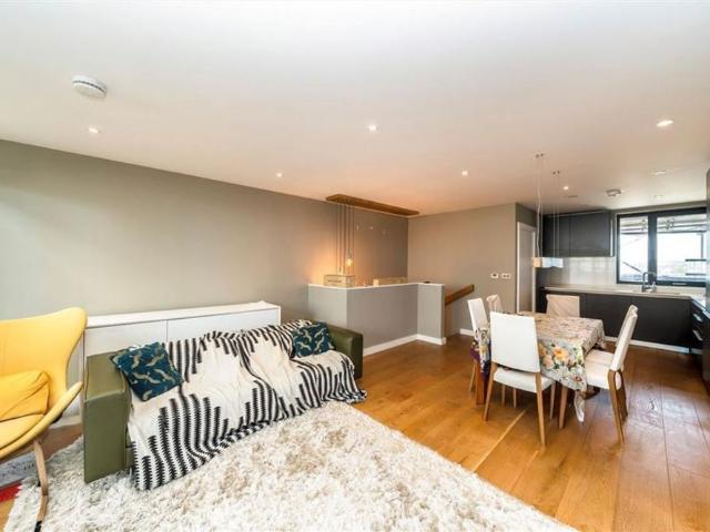 Hawthorne Crescent, SE10, London