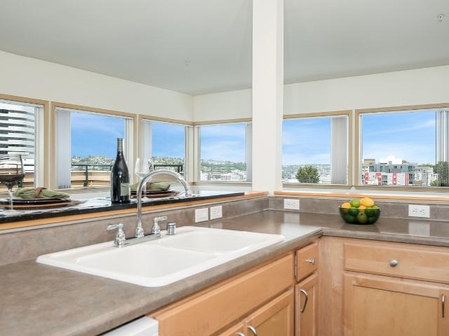 Hawthorne Apartments 1 Bedroom Apartment for Rent at 1618 Bellevue Ave, Seattle, WA 98122 Broadway