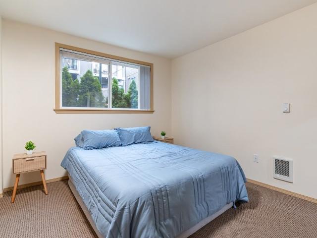 Hawthorne Apartments 1 Bedroom Apartment for Rent at 1618 Bellevue Ave, Seattle, WA 98122 Broadway