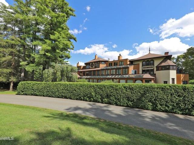 Hawthorne Barn E Rd Unit Carriage, Stockbridge, Condo For Sale
