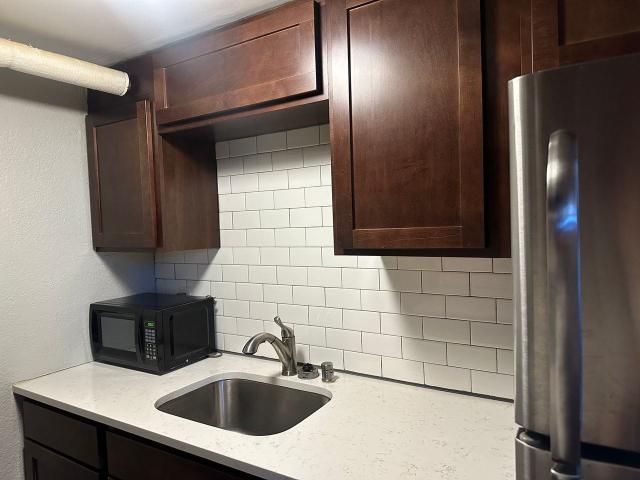 Hawthorne Gates 1 Bedroom Apartment for Rent at 1205 Hawthorne Ave, Minneapolis, MN 55403 Loring Park