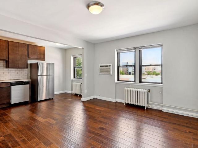 Hawthorne Gates Studio Apartment for Rent at 1205 Hawthorne Ave, Minneapolis, MN 55403 Loring Park