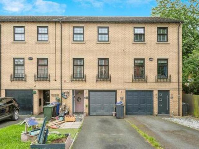 Hawthorne Drive, Bolton upon dearne, 4 Bedroom Town