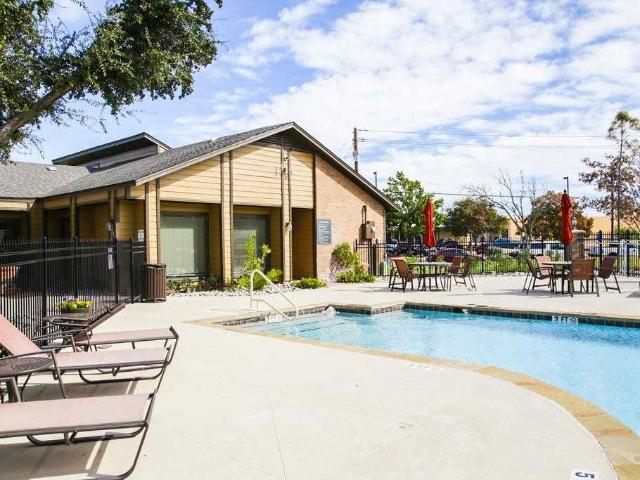 Hawthorne House 2 Bedroom Apartment for Rent at 2811 W Loop 250 N, Midland, TX 79705