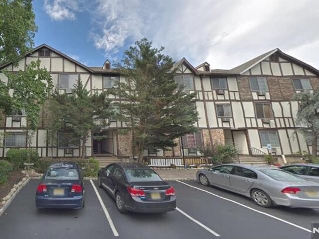 Hawthorne Ln, Mahwah, Condo For Sale