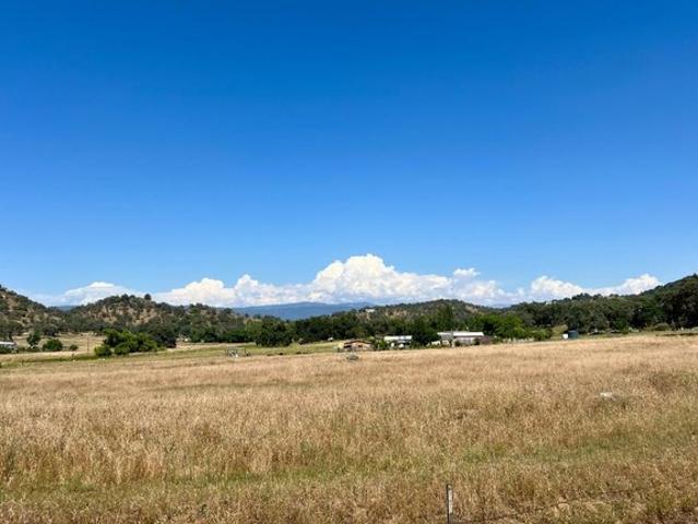 Hawthorne Ln, Yokuts Valley, CA 93675
