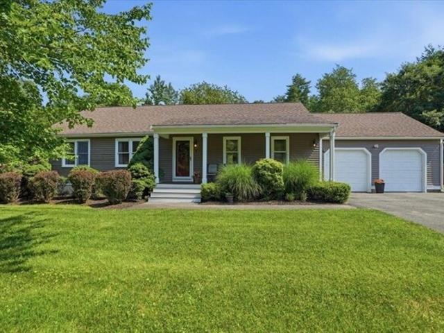 Hawthorne St, Lakeville, Home For Sale