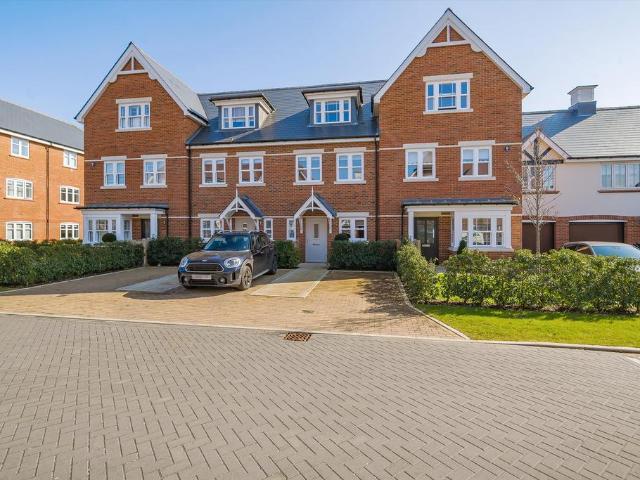 Hawthorne Place, Ascot, Berkshire, SL5 3 bed townhouse to rent £3,500 pcm £808 pw