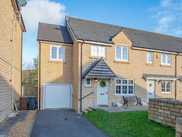 Hawthorne Road, Steeton, 4 Bedroom Town