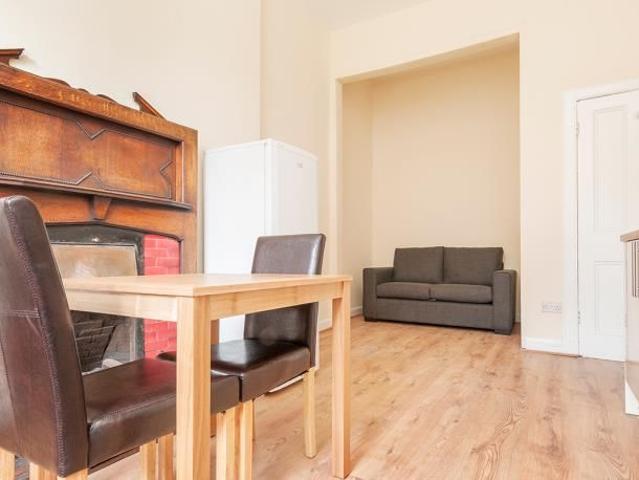 Hawthornvale, Edinburgh EH6, 2 bed flat to rent, £1,225 pcm | PrimeLocation