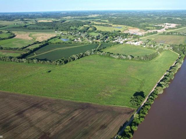 Hawk Dr, Douds, IA 52551