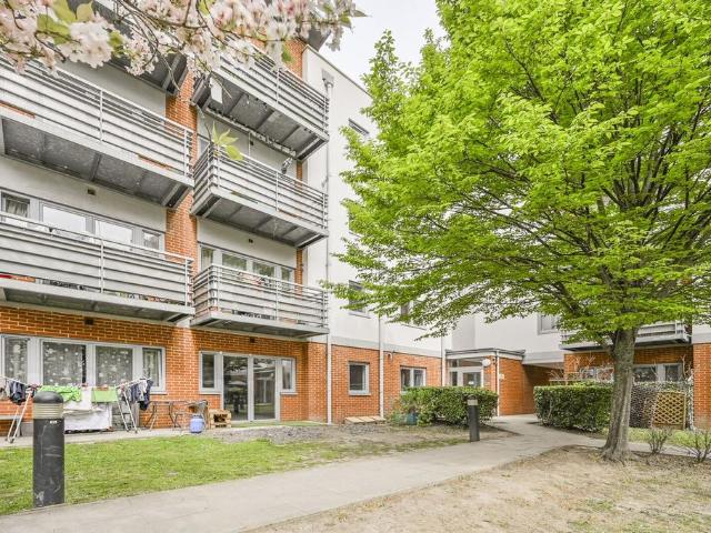 Hawker Place, Walthamstow. 2 bed flat to rent £1,850 pcm £427 pw