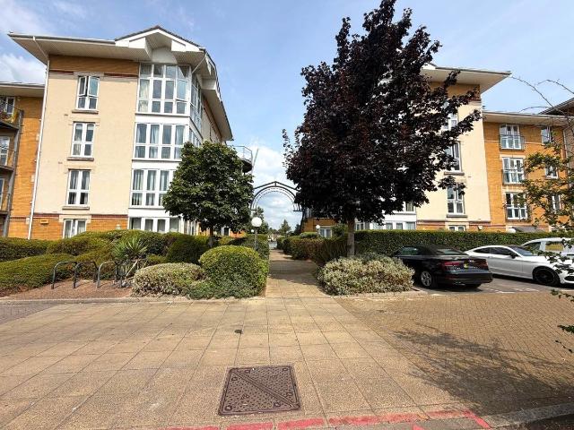 Hawkeswood Road, Southampton, Hampshire SO18, 2 bed flat to rent, £1,300 pcm | PrimeLocation