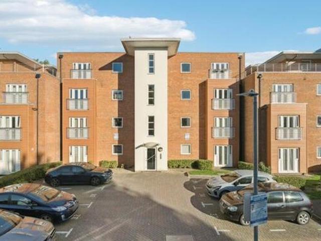 Hawkes Close, Langley, 2 Bedroom Apartment