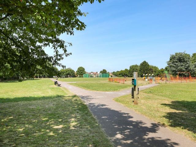 Hawkes Close, Langley, Slough SL3, 2 bed flat to rent, £1,600 pcm | PrimeLocation