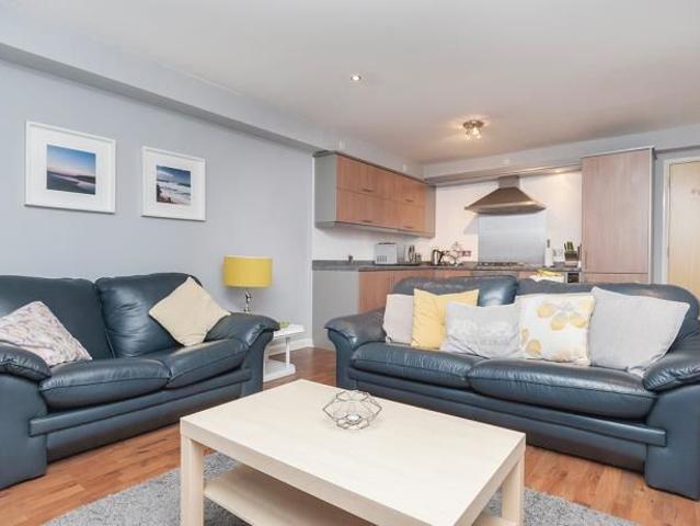 Hawkhill Close, Edinburgh EH7, 2 bed flat to rent, £1,275 pcm | PrimeLocation