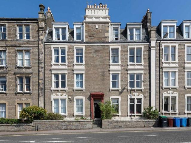 Hawkhill, Dundee DD2, 3 bed flat to rent, £1,050 pcm | PrimeLocation