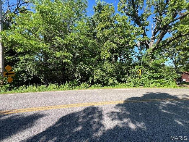 Hawkins Dr, Fenton, MO 63026