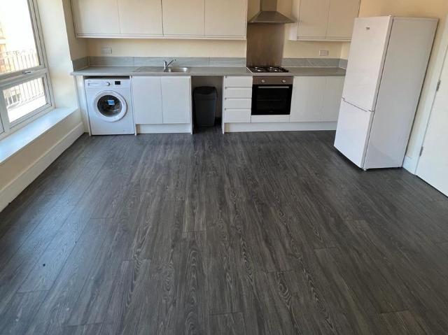 Hawkins Road, Colchester CO2, 3 bed flat to rent, £1,295 pcm | PrimeLocation