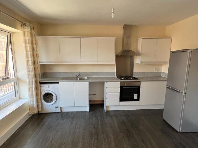 Hawkins Road, Colchester CO2, 3 bed flat to rent, £1,295 pcm | PrimeLocation