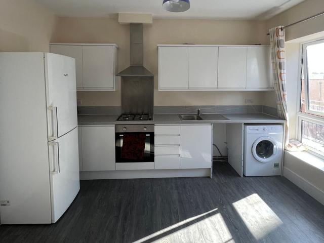 Hawkins Road, Colchester CO2, 3 bed flat to rent, £1,500 pcm | PrimeLocation