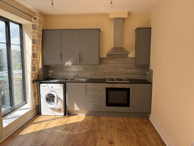 Hawkins Road, Colchester CO2, 1 bed flat to rent, £850 pcm | PrimeLocation