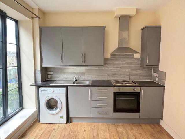 Hawkins Road, Colchester CO2, 1 bed flat to rent, £850 pcm | PrimeLocation