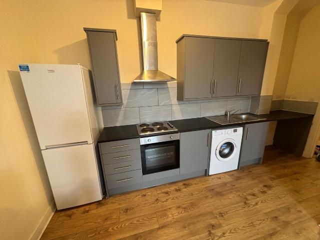 Hawkins Road, Colchester CO2, 2 bed flat to rent, £1,050 pcm | PrimeLocation