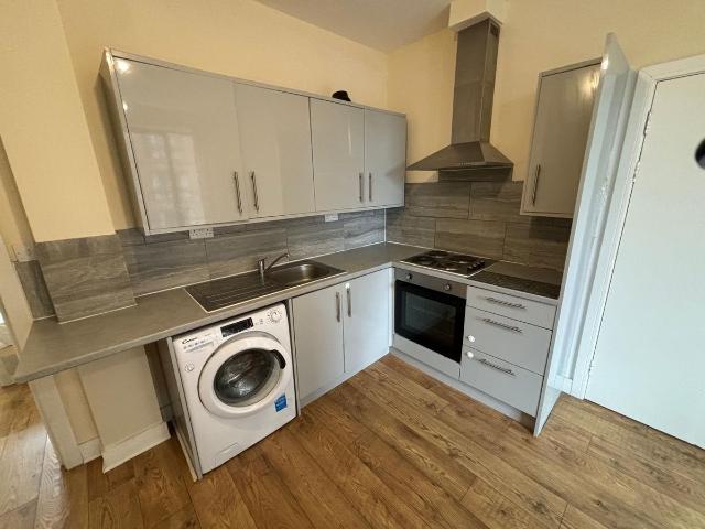 Hawkins Road, Colchester CO2, 2 bed flat to rent, £950 pcm | PrimeLocation