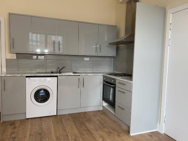 Hawkins Road, Colchester CO2, 2 bed flat to rent, £995 pcm | PrimeLocation