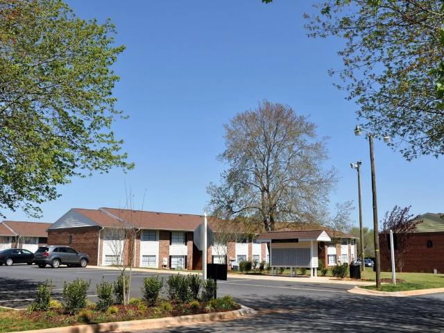 Hawk's Landing Apartments 1 Bedroom Apartment for Rent at 1201 Cedar Lane Rd, Greenville, SC 29617